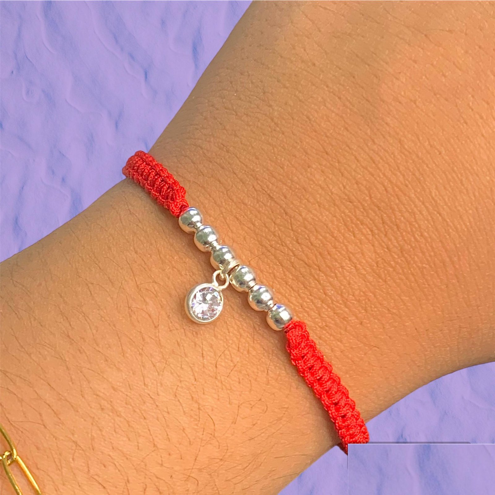 Pulsera Hilo Rojo con Bolitas y Cubic BLANCO