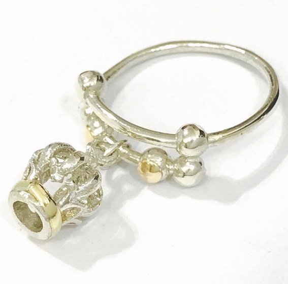 Anillo con dije coronita
