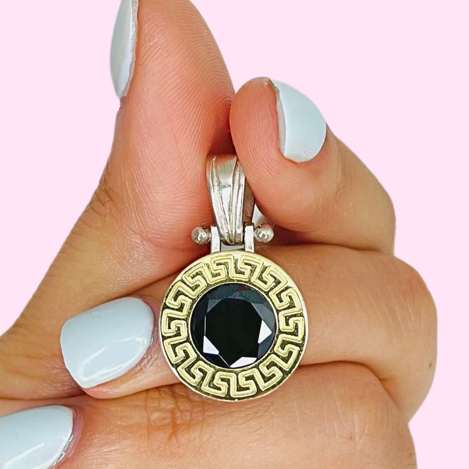 Dije Extragrande Guarda Griega con Cubic Negro 30mm Plata y Oro