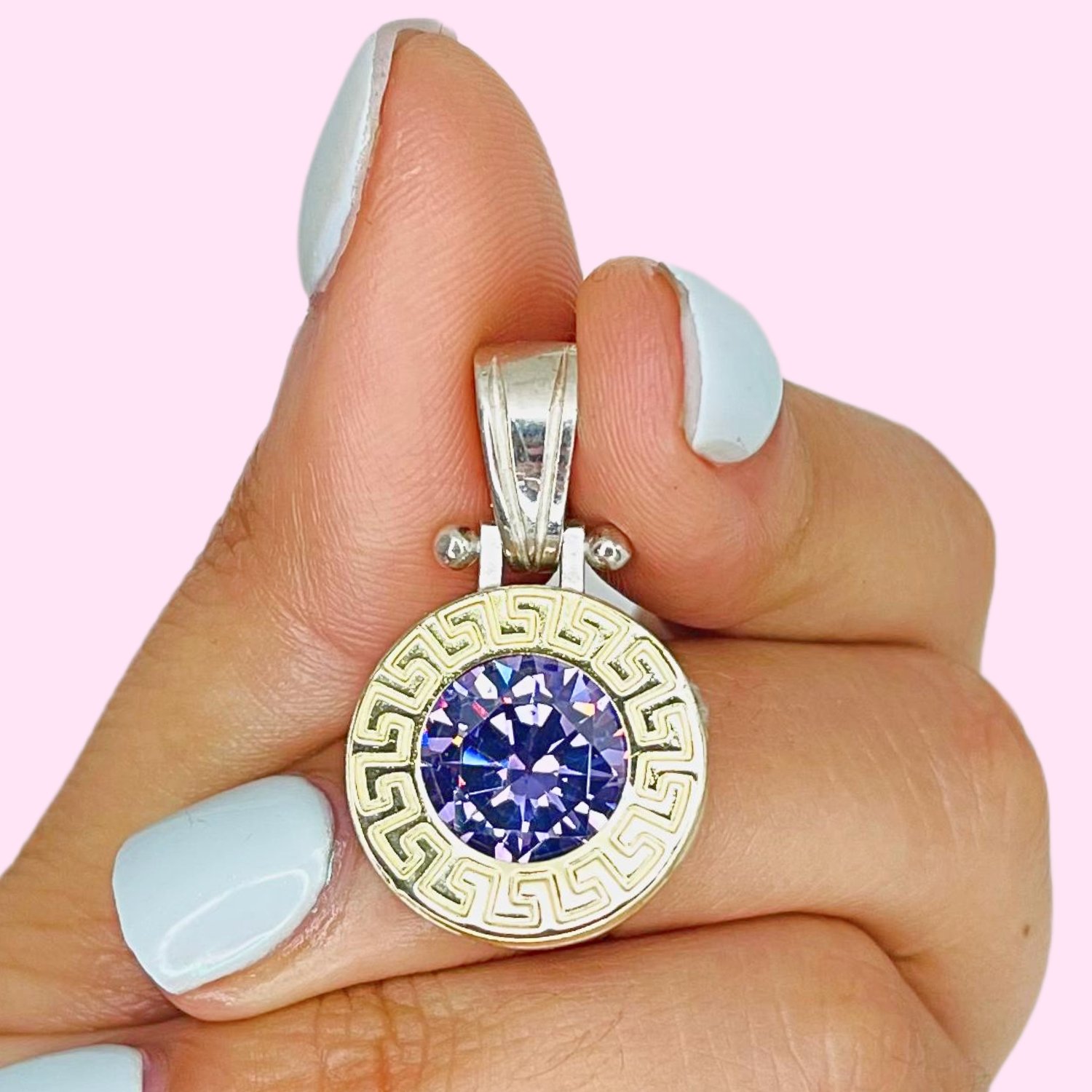 Dije Extragrande Guarda Griega con Cubic Amatista 30mm Plata y Oro