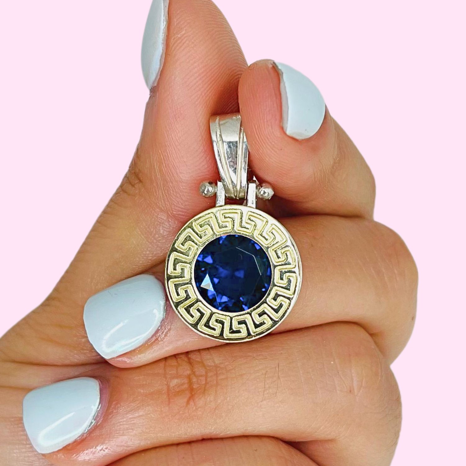 Dije Extragrande Guarda Griega con Cubic azul 30mm Plata y Oro