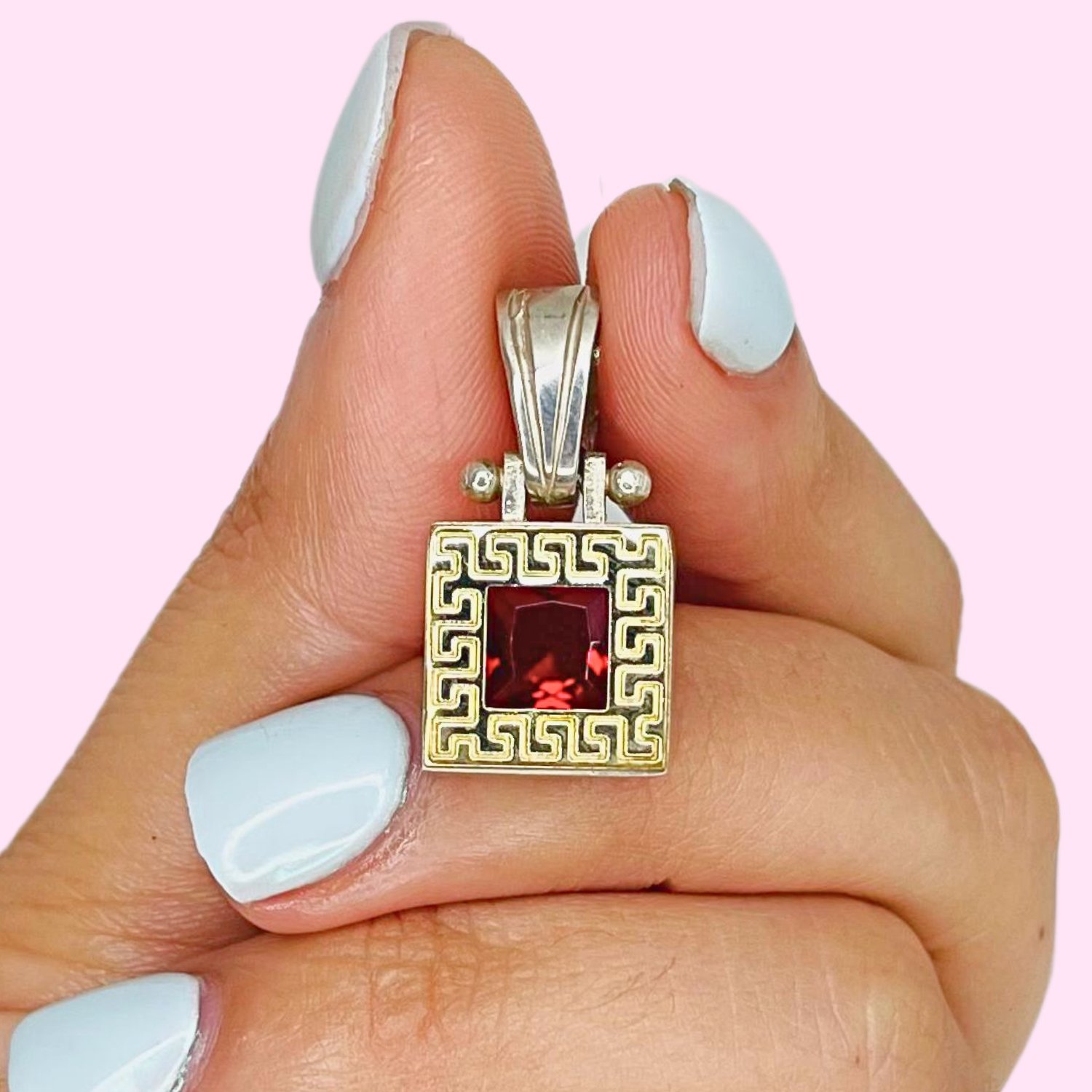 Dije Grande Guarda Griega con Cubic rojo 25mm Plata y Oro