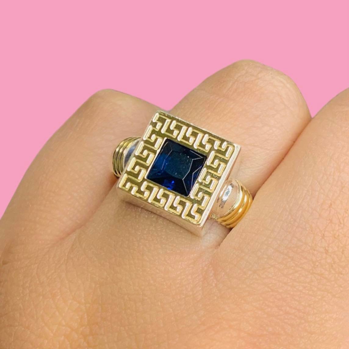 Anillo Guarda Griega Cuadrado Grande Zafiro