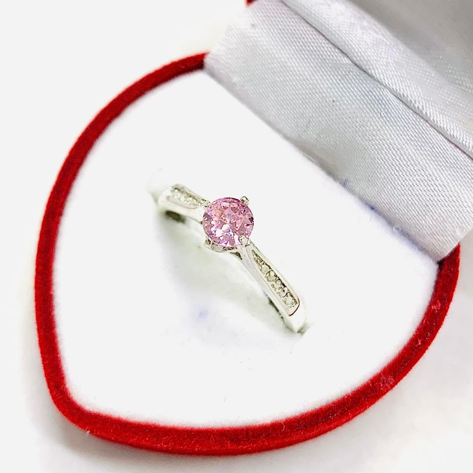 Anillo Charis Solitario con Piedra Rosa de Plata 925