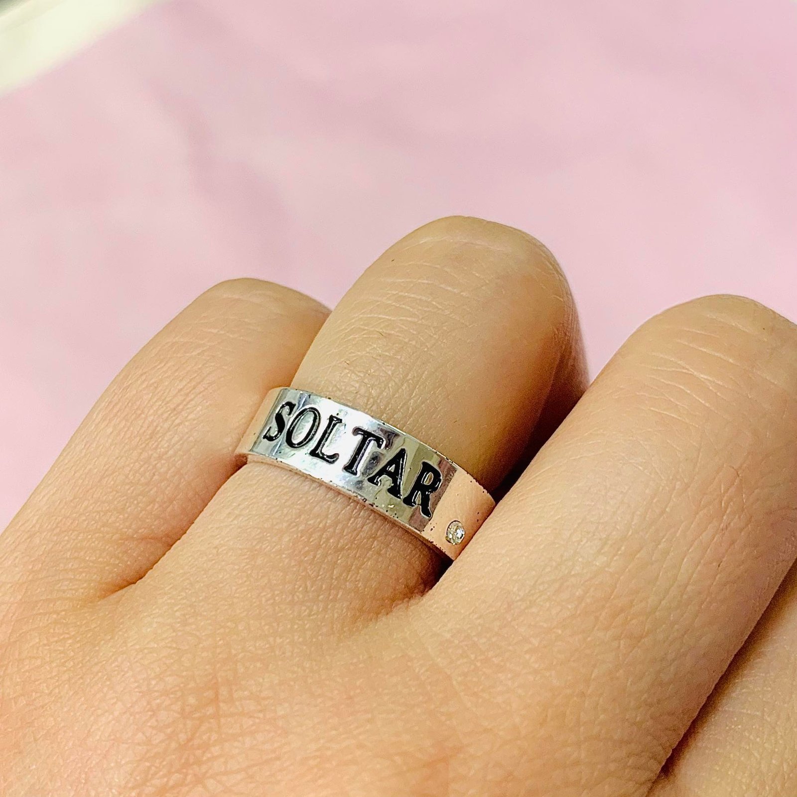 Anillo Frase Soltar con piedra Blanca de Acero Blanco
